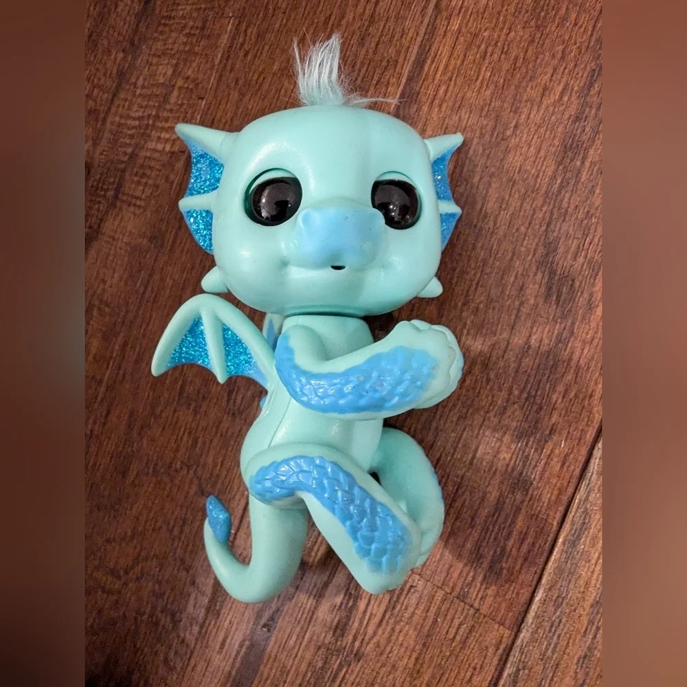 Wowwee | Toys | Fingerlings Glitter Baby Dragon Blue Interactive ...